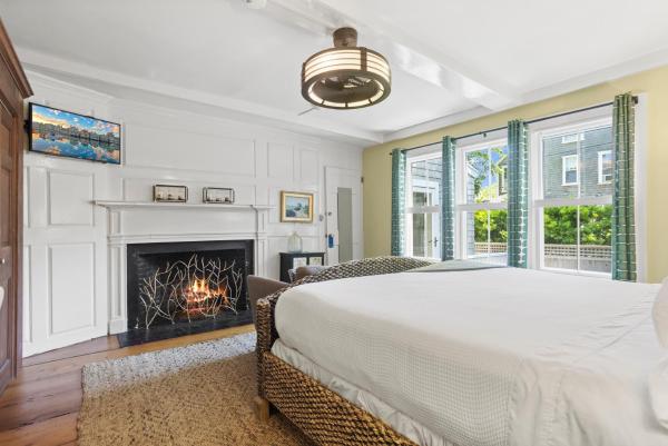 Carlisle House Inn - Nantucket, MA