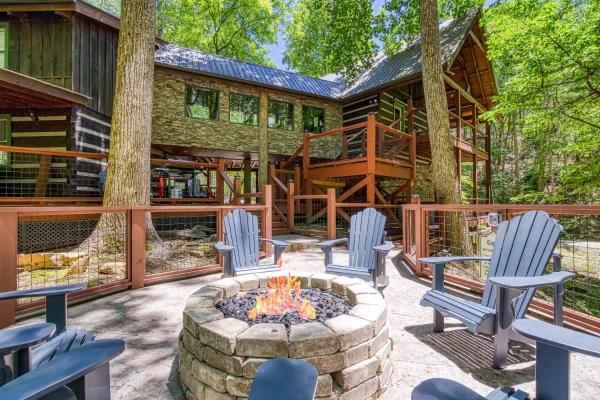 The Lodge At Whiskey Falls- Prefect For Some R&r - 75 Ft Water Fall, Theater Game Room - Tennessee