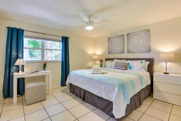 Coconut Cove Mid-long Term Stays Available Walk To Downtown Trolly To Beaches - Sarasota, FL