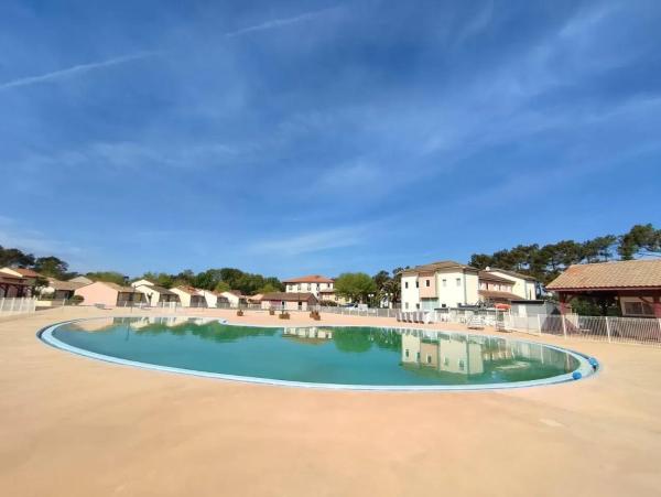 Maison Charmante à Soustons Avec Piscine Et Jardin - Seignosse