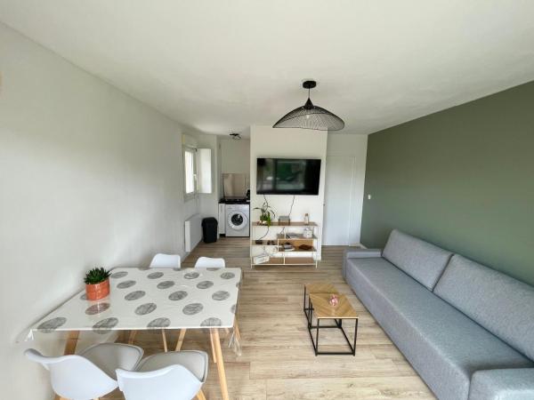Appartement Avec Loggia Et Parking Privé - Eure