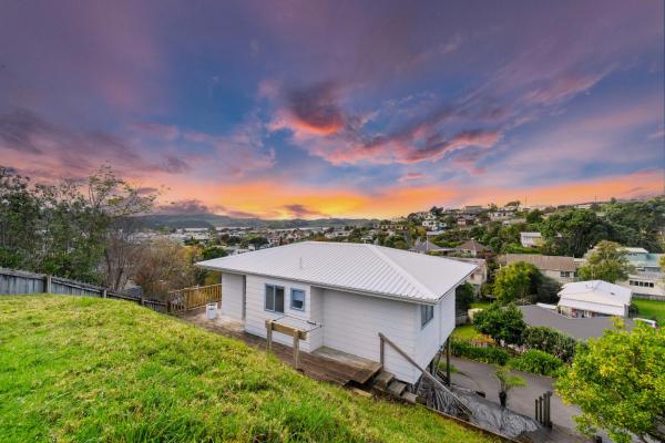 Raglan Beach Retreat - Raglan Holiday Home - Raglan