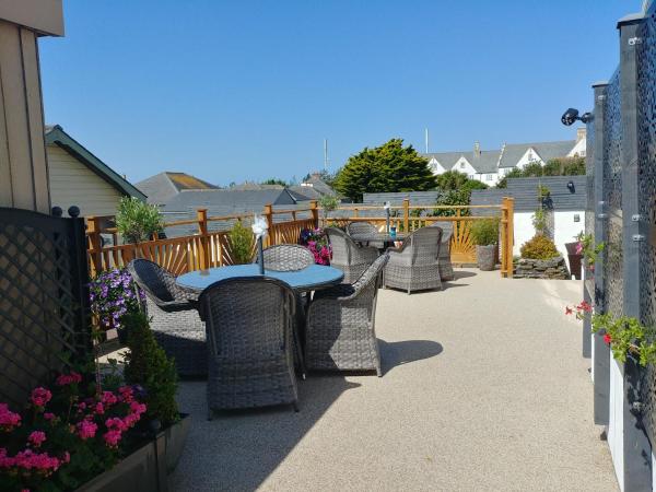 Meadow View Apartments Are 2 And 3 Bedroomed With Private Parking - Holywell