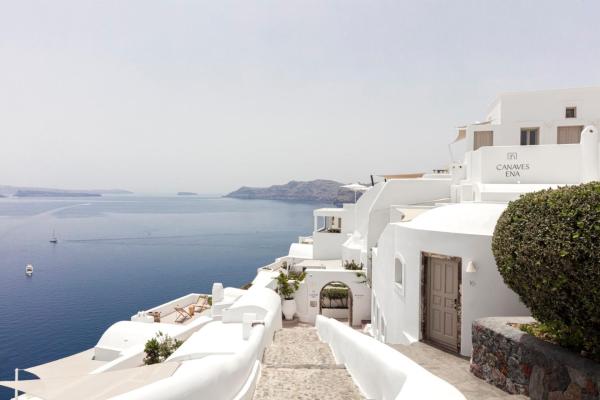 Dazzling Santorini Villa | 3 Bedrooms | Villa Il Vento | Heated Infinity Pool | Great Location With Stunning Sea Views | Modern Design | Oia - Oia