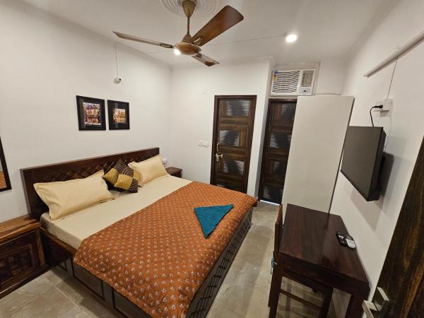 Gautam Nagar Homestay South Delhi - New Delhi