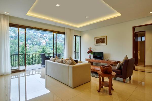 Asmaya Hill View Villa 7 Bedrooms With A Private Swimming Pool - Bandung