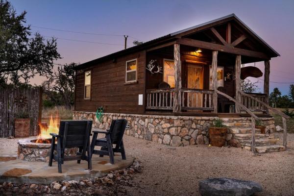 Rockin' R - Shining Star Cabin - Fredericksburg, TX
