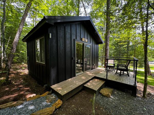 Couples Glamping Cabin-lazy Bear At Valley Bear Farms Resort - North Carolina