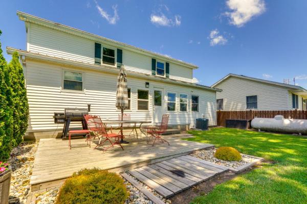 Howe Retreat With Fire Pit And Private Boat Dock! - Sturgis, MI