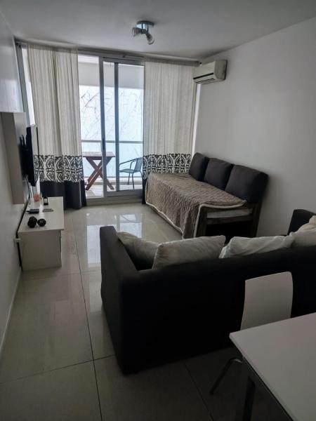 Vivi Palermo En Cerviño Y Sinclair - Buenos Aires