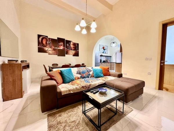 Charming Townhouse With Rooftop - Valletta