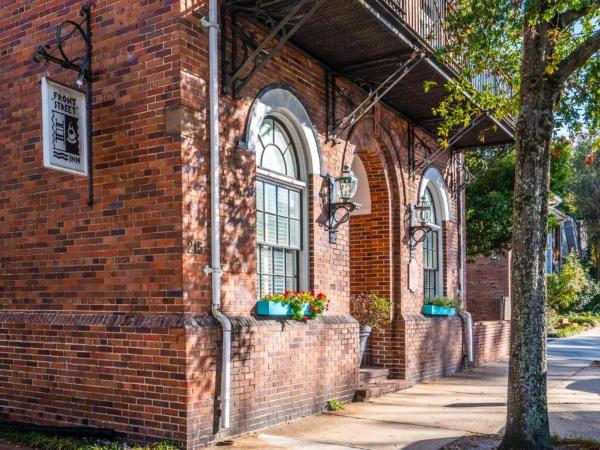 The Front Street Inn - Leland, NC