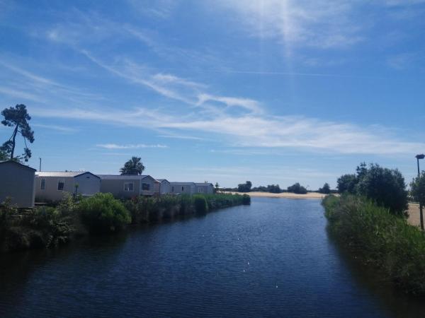 Mobil Home Bord D'eau Camping 4 éToiles Les Viviers - Le Porge