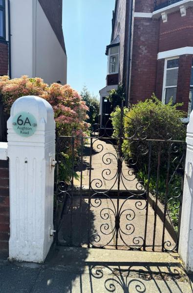 The Eaves - Victorian Second Floor, Open Plan Apartment - Southport