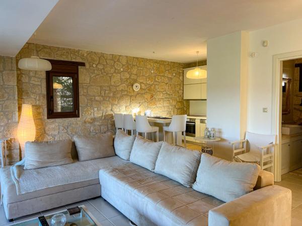 Manuela's Stone Heaven Retreat - Кассандра