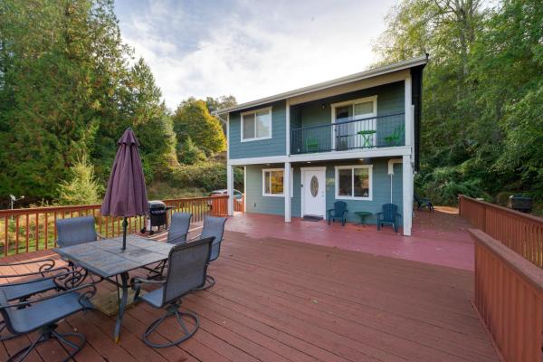 Herron Island Cabin With Deck Walk To Beach! - State of Washington