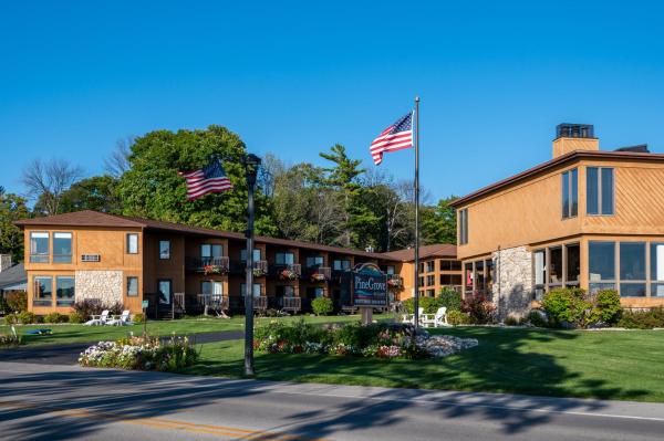 Pine Grove Resort - Sister Bay, WI