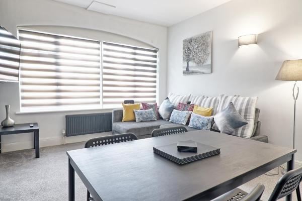 3-bedroom Apartment Sleeps 6 I Free Parking Near London - Brentwood