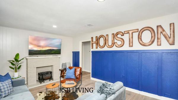 Spacious 5br 3ba Holiday Home Close To Stadiums With Hot Tub - Pearland, TX
