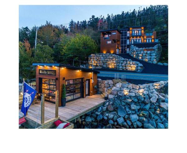 Luxury Halifax Waterfront Paradise -Pool, Hot Tub, Private Wharf, Boathouse, Backyard Oasis, Lookout - Halifax