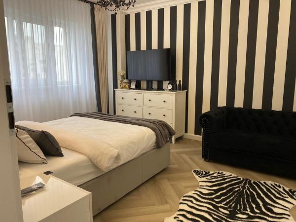 Studio Luxury Black & White - Straja