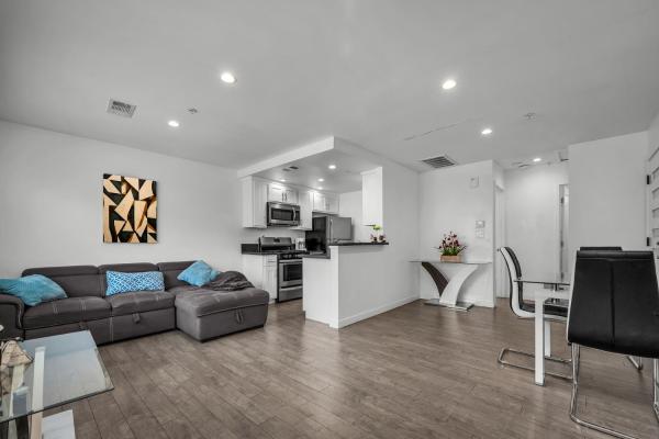 Fully Furnished One Bedroom With Full Bathroom In Koreatown - Downtown - Los Angeles