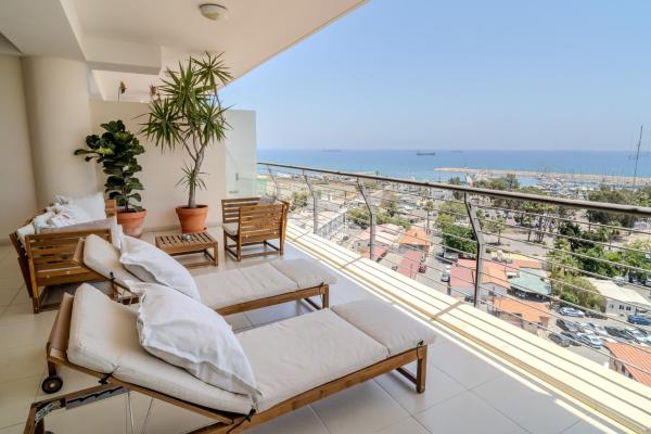 Amazing Sea And Marina View City Center 2bdr Flat - Larnaca