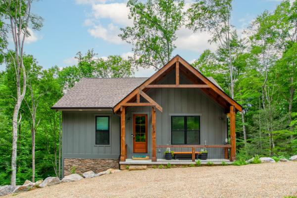 Townsend Gem: Retreat With Hot Tub & Fire Pit - Walland, TN