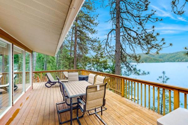 Lakefront Paradise With Private Dock - Loon Lake, WA