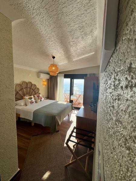 Ados Otel - Avşa