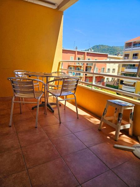 Studio Lumineux En Plein Centre-ville, Avec Terrasse Privée Sur Cour, Situé Place Du Pin - Beaulieu-sur-Mer
