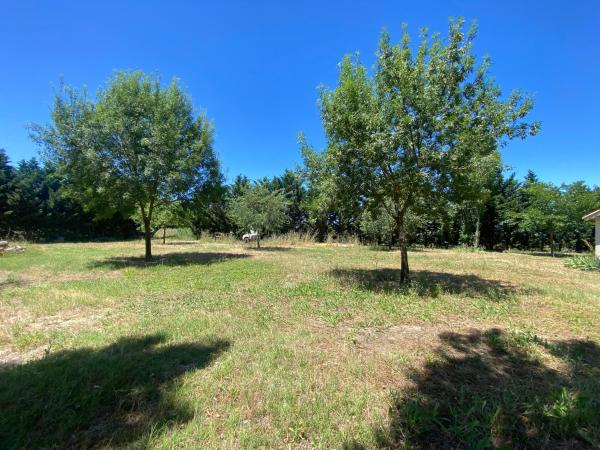 Aire D Accueil Pour Camping Cars Dans Un Domaine Agricole - 