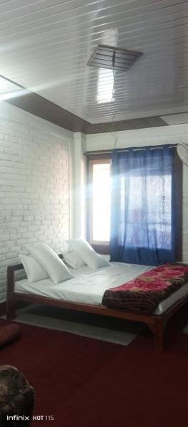 Nivedita Home Stay - 알모라