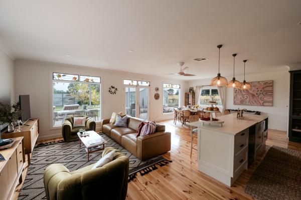 Sultana - Maximalist Accommodation - McLaren Vale