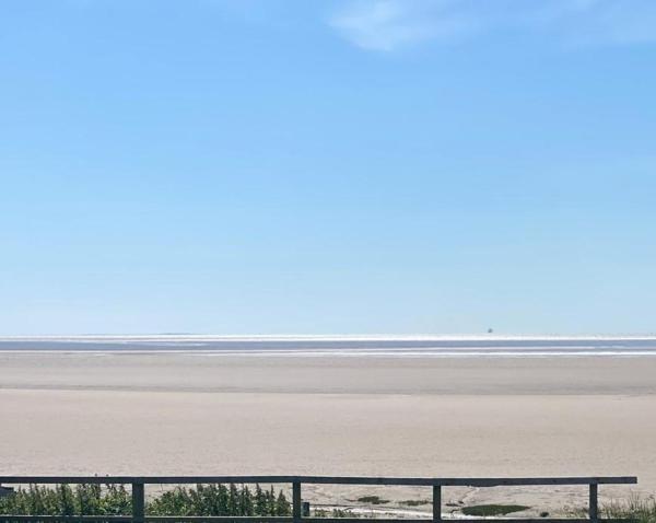 Beachside Holiday Retreat - Sleeps 6 & Parking - Lancashire