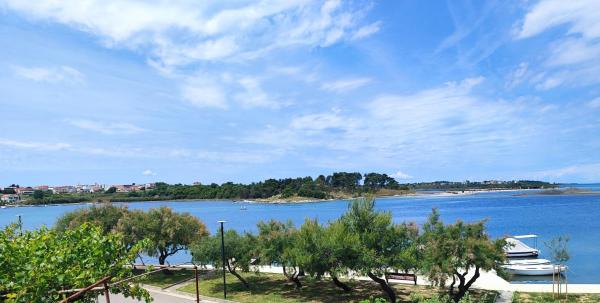 Best Buy Seaview Holiday Retro Apartments & Rooms Giovanni Nin - Nin