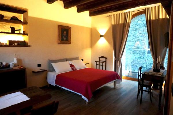 La Torre Colombaia - Monumento Del 1400 - Champorcher