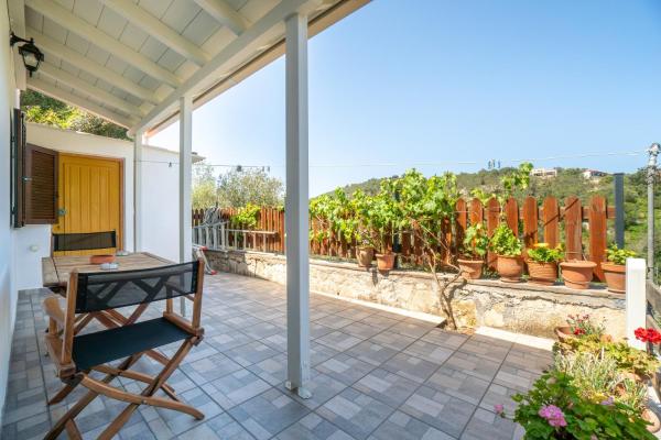 Holiday Apartment "Captain Spiros Picola" With Mountain View, Balcony & Wi-fi - Paxi