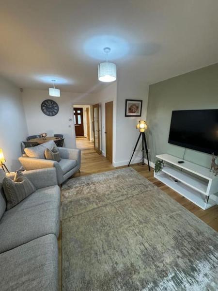 Church Court 2 Bed 55 Inch Sky Tv Northampton Parking Contractor Accommodation - Buckinghamshire