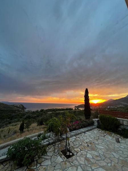 Yiannis & Victoria Villa - Himarë