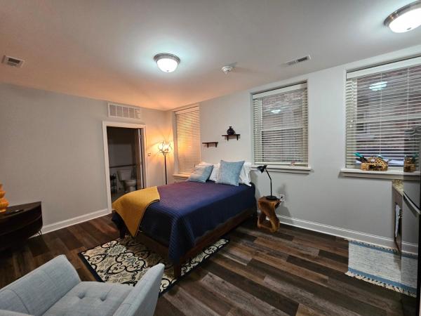Cute + Cozy Studio At The Inman - 207 - Champaign, IL