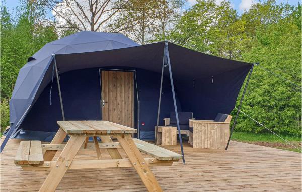 Nice Stacaravan In Hoogersmilde - Niederlande
