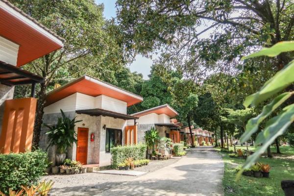 Baan Klang Suan Resort - Lang Suan