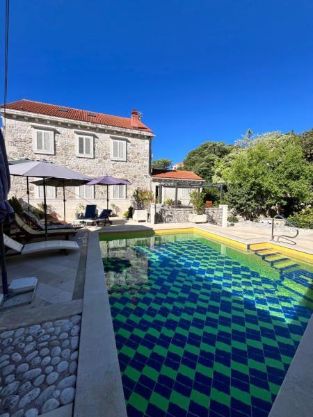 Apartments And Rooms With A Swimming Pool Sumartin, Brac - 13483 - Brela