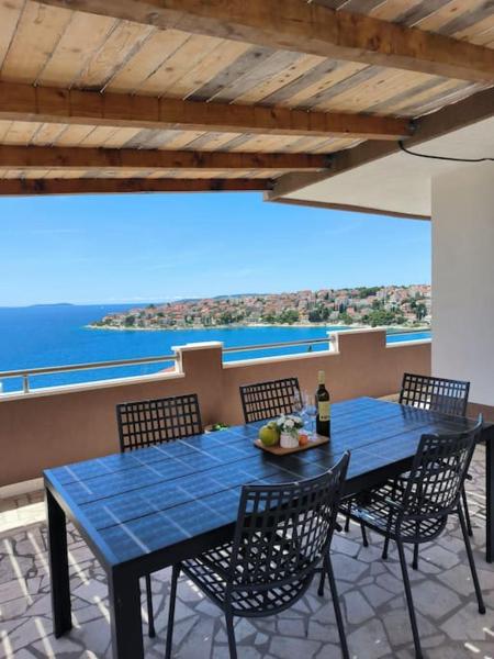 Holiday House Dea With Outdoor Jacuzzi - Trogir