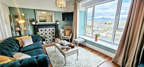 Harbour & Mountain Views, Porthmadog House, Sleeps 9, 4 Bedrooms, Two And Half Bathrooms - Portmeirion
