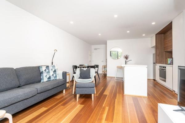 Beautiful Art Apartment Near Tram And Shops! - Hosted By Canstay - Belconnen