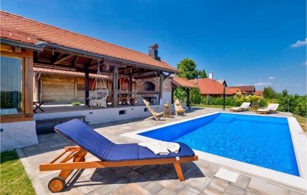 Gorgeous Home In Martinkovec With Sauna - Croatia