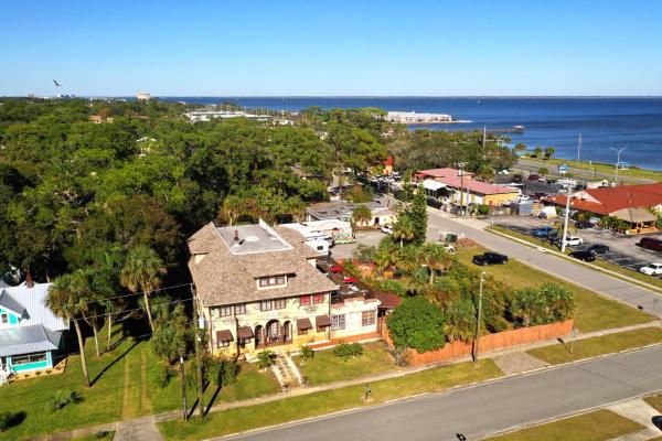 Casa Coquina Del Mar Bed And Breakfast - Titusville, FL