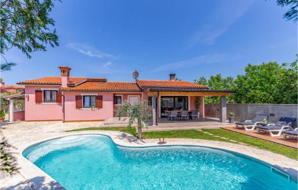 Holiday Home Biskupija Bb Cr - Medulin